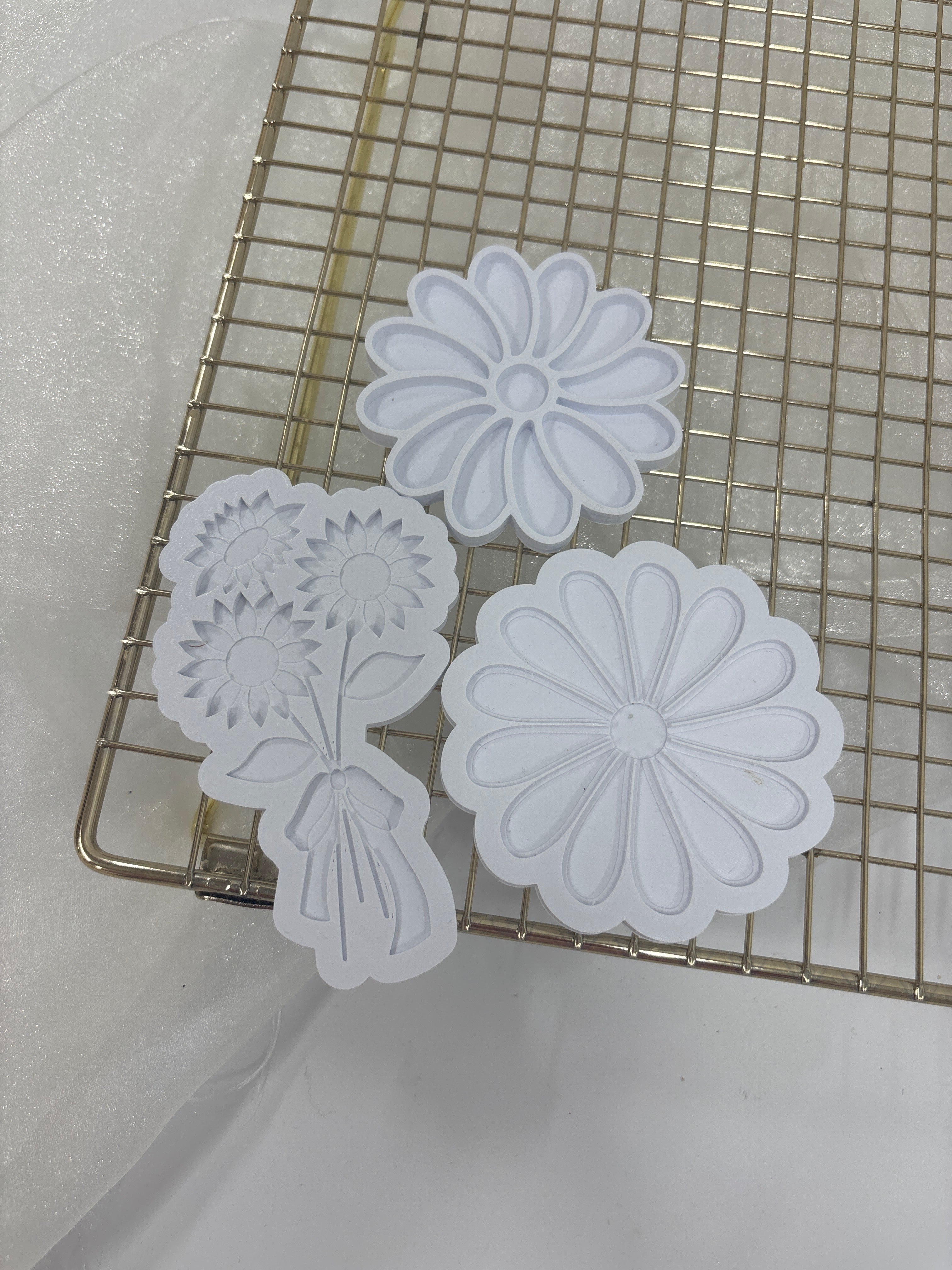 Odd Bunch-sunflowers with bow, flower & daisy flower– Boss Embossers